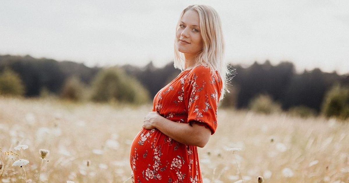 tehotna-zena-louka - Světkreativity