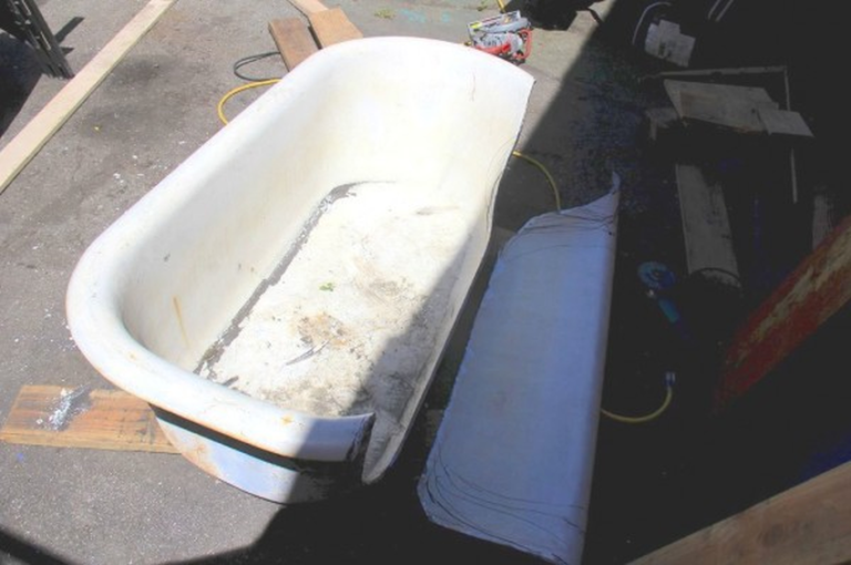 Stará rezavá vana se stala základem pro komfortní sedačku - Světkreativity