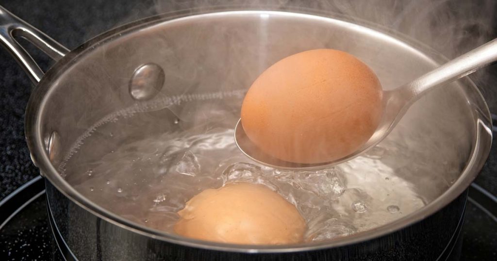Jak připravit vejce, aby žloutek překrýval bílek? - Světkreativity