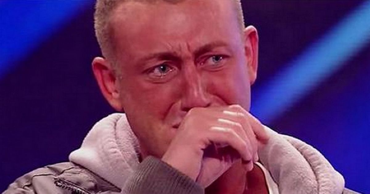 Nervózní muž vstoupil na pódium. Božský hlas všechny nadchl