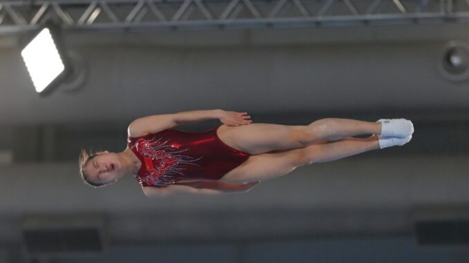 Akrobati ovládli pódium. Diváci nedokázali zkrotit své emoce