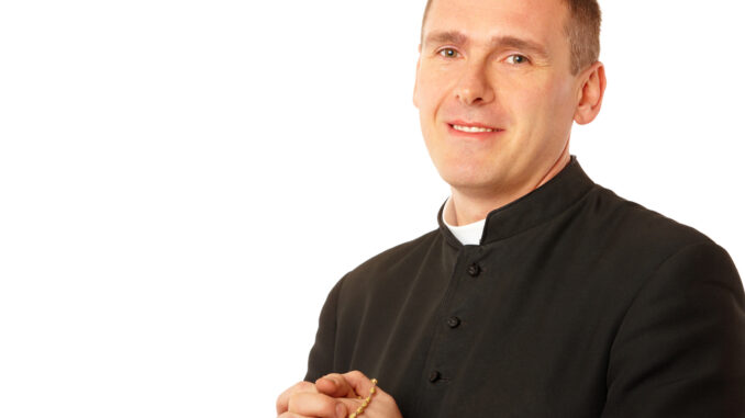 Kněz se přihlásil do talentové soutěže | Světkreativity