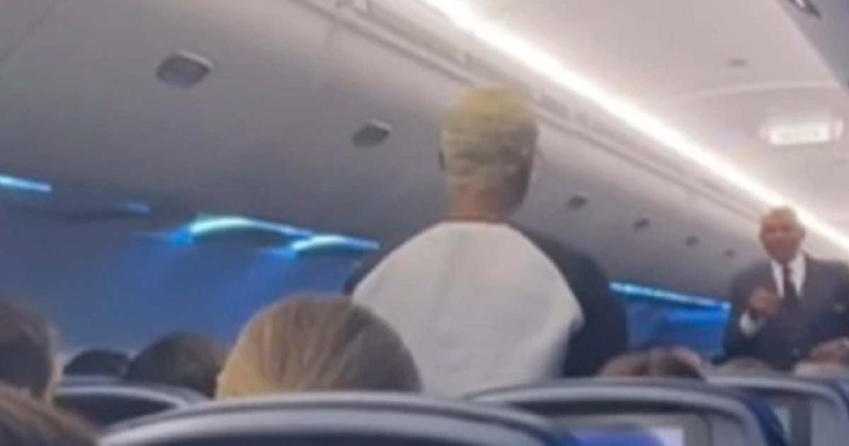 Když si žena během letu stoupla, všem naskočila husí kůže