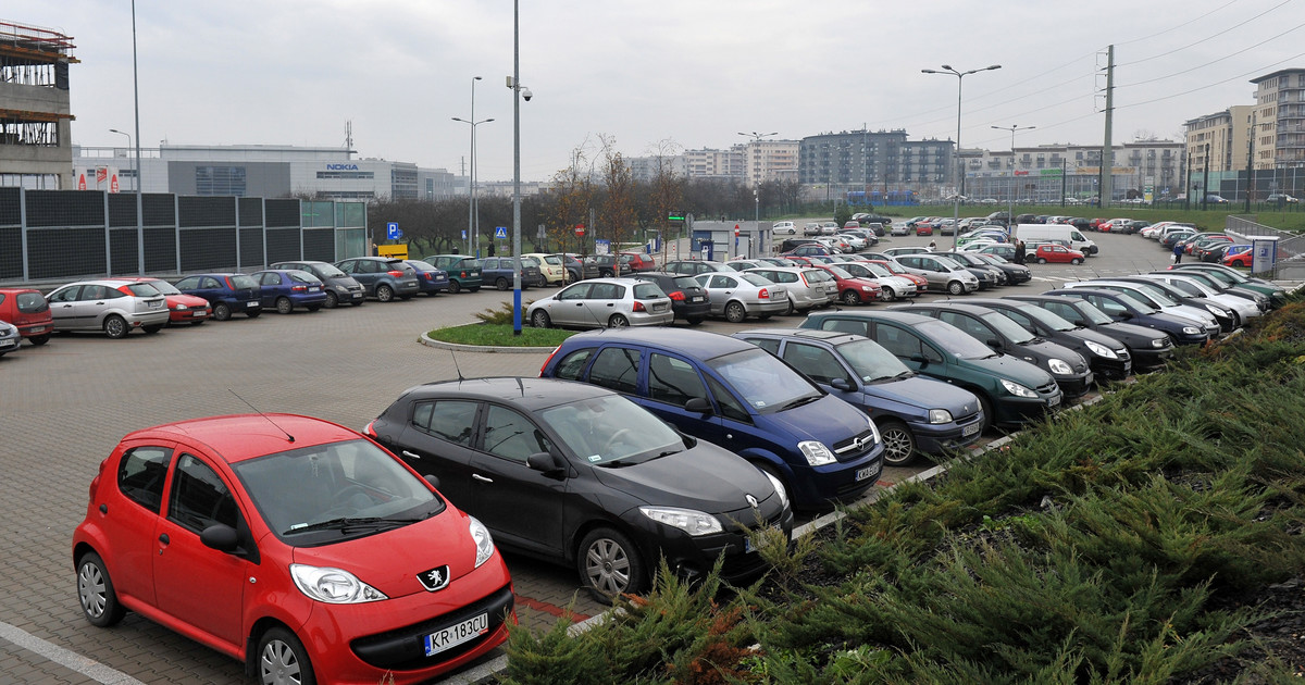 Nový způsob zlodějů aut: Až se s ním setkáte, nevystupujte