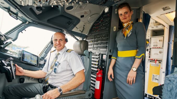 Pilotovi se udělalo špatně a šel si odskočit. Letušky musely zakročit