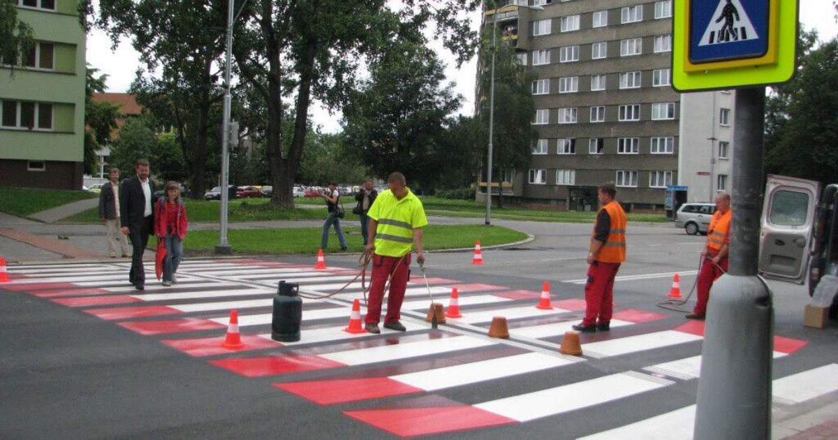 Řidiče zaskočil nový přechod pro chodce. Reakce jsou rozporuplné