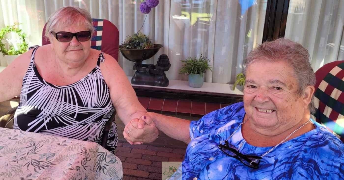 Během 2 Sv Války Byly Dány K Adopci Po 75 Letech Se Sestry Našly