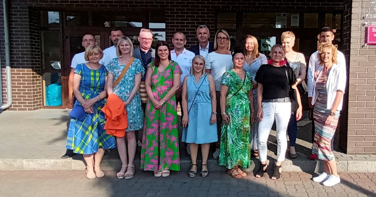 Spolužáci ji po 20 letech pozvali na třídní sraz. Dopis je znepokojil
