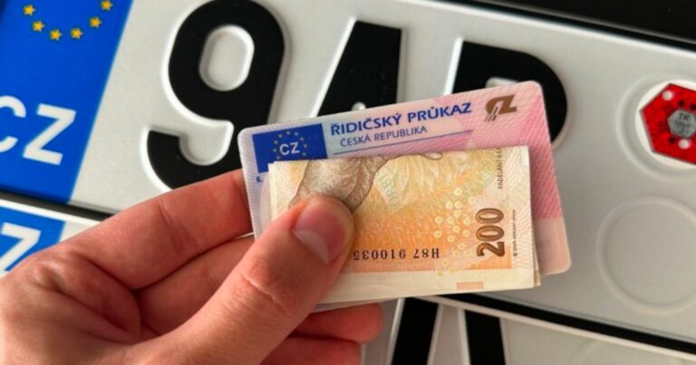 Výměna SPZ u aut: Pokud tak řidiči sami neučiní, stát jim je odhlásí