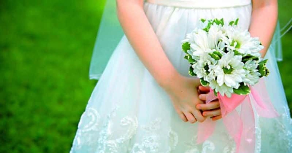 Třináctiletá dívka byla donucena si vzít o třicet pět staršího muže. Co ...