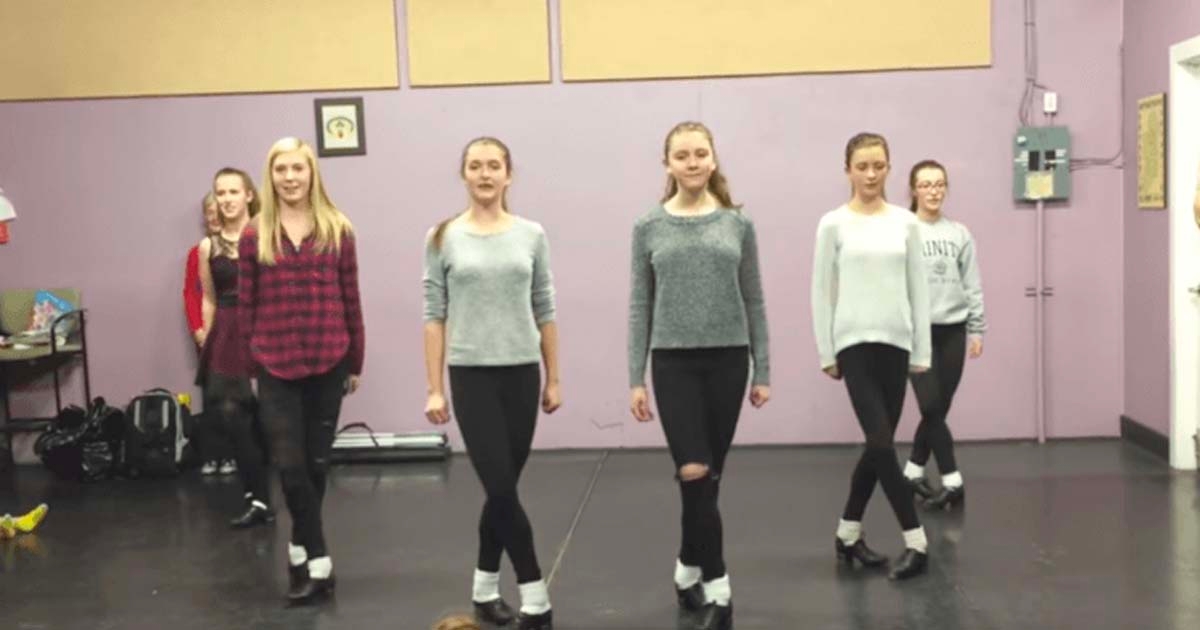 Video: 6 tanečnic se postaví před kameru a berou svět útokem