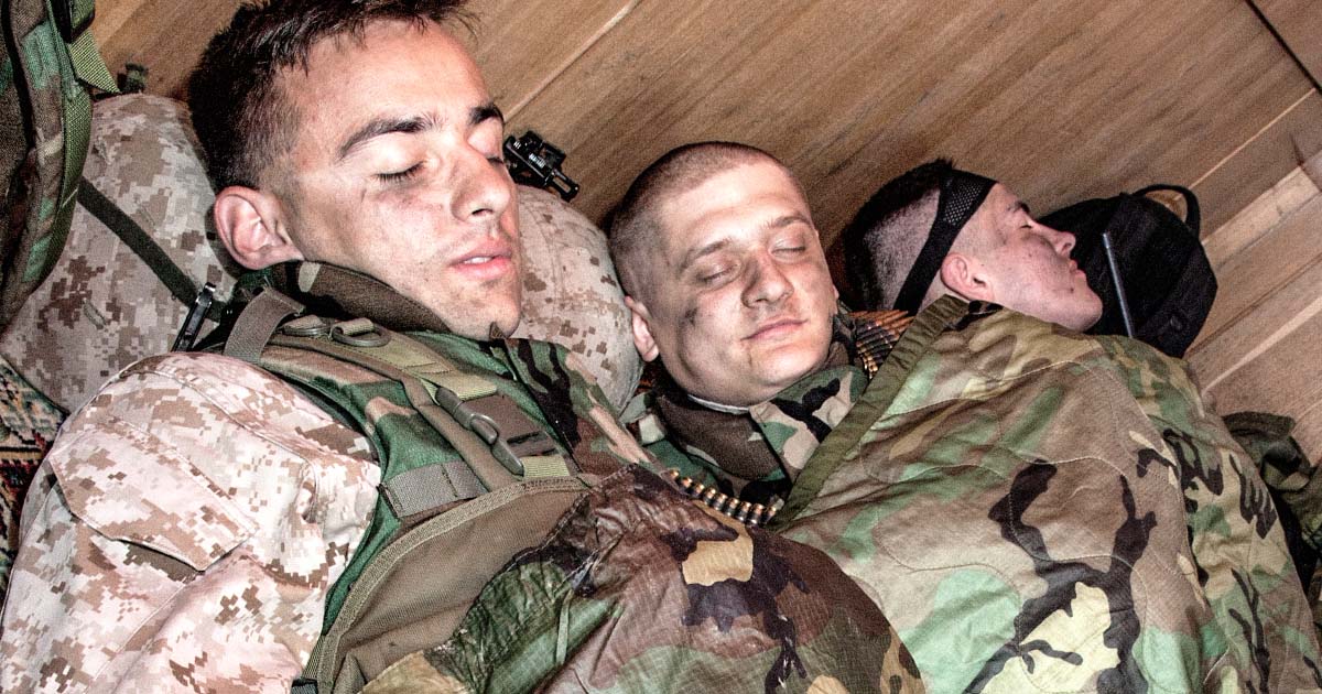 Tajný trik na usínání, který používají vojáci: Do 60 vteřin usnete i vy
