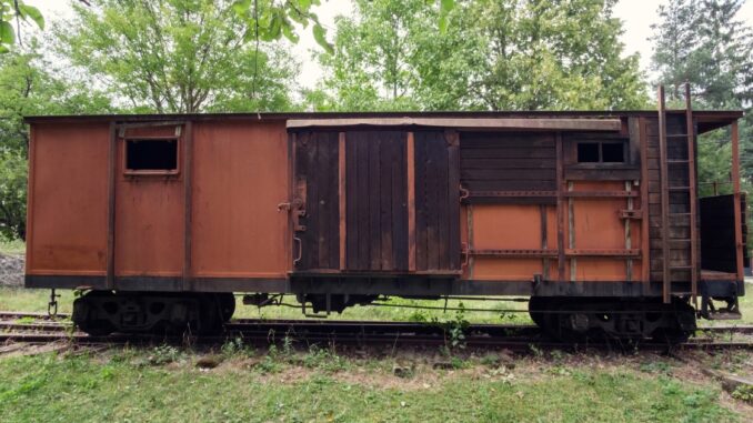 Koupila starý vagón a nyní v něm bydlí | Světkreativity