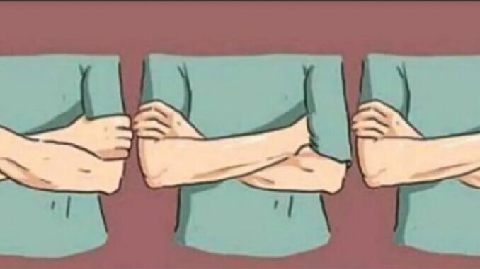 Způsob, jakým zkřížíte ruce, prozrazuje aspekty vaší osobnosti